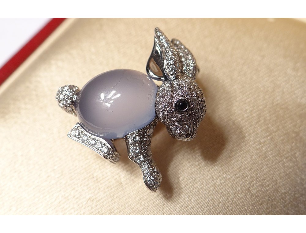 Brooch Brooch Cartier Chalcedony Onyx diamonds white gold 12,65gr boxed ...
