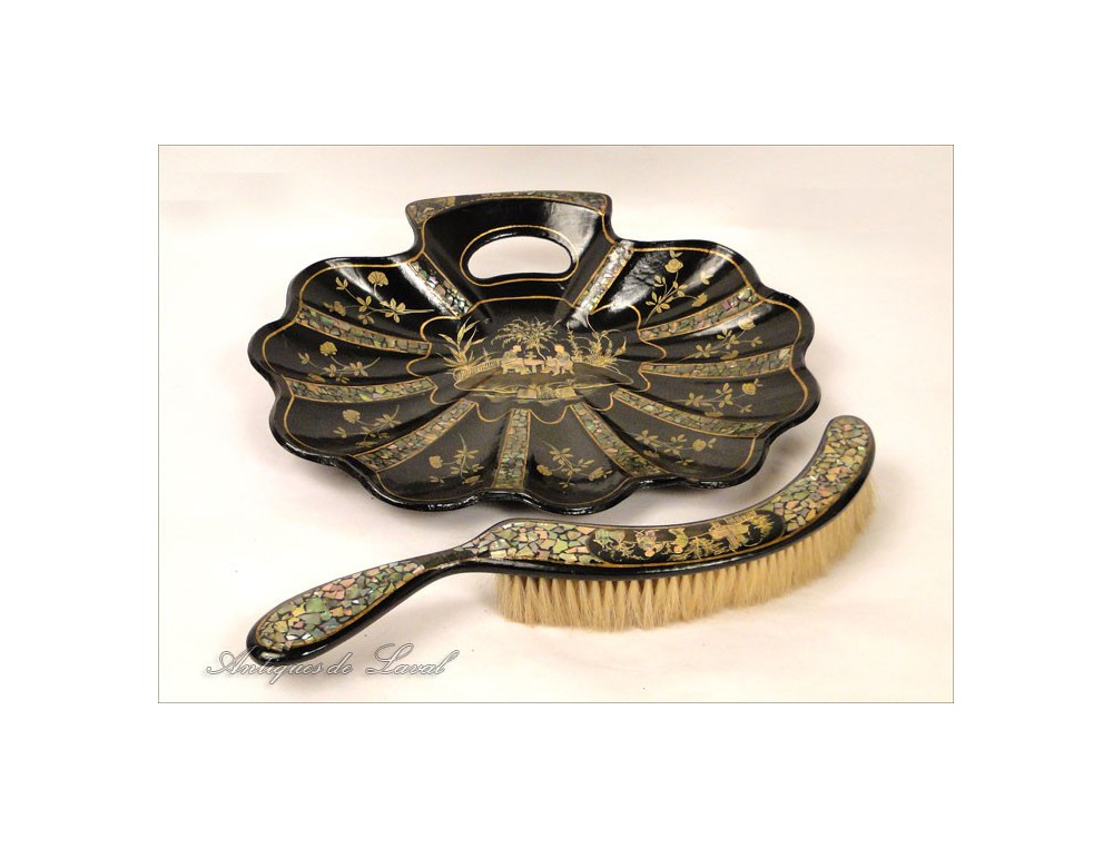 Crumb pearl shell decoration 19th Chinese characters