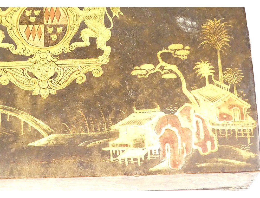 Coffret boîte à jeu laquée armoiries blason Comte jetons nacre lions XVIIIè