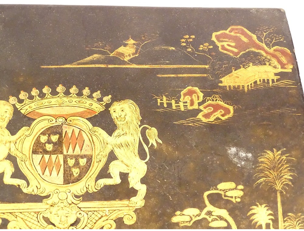 Coffret boîte à jeu laquée armoiries blason Comte jetons nacre lions XVIIIè