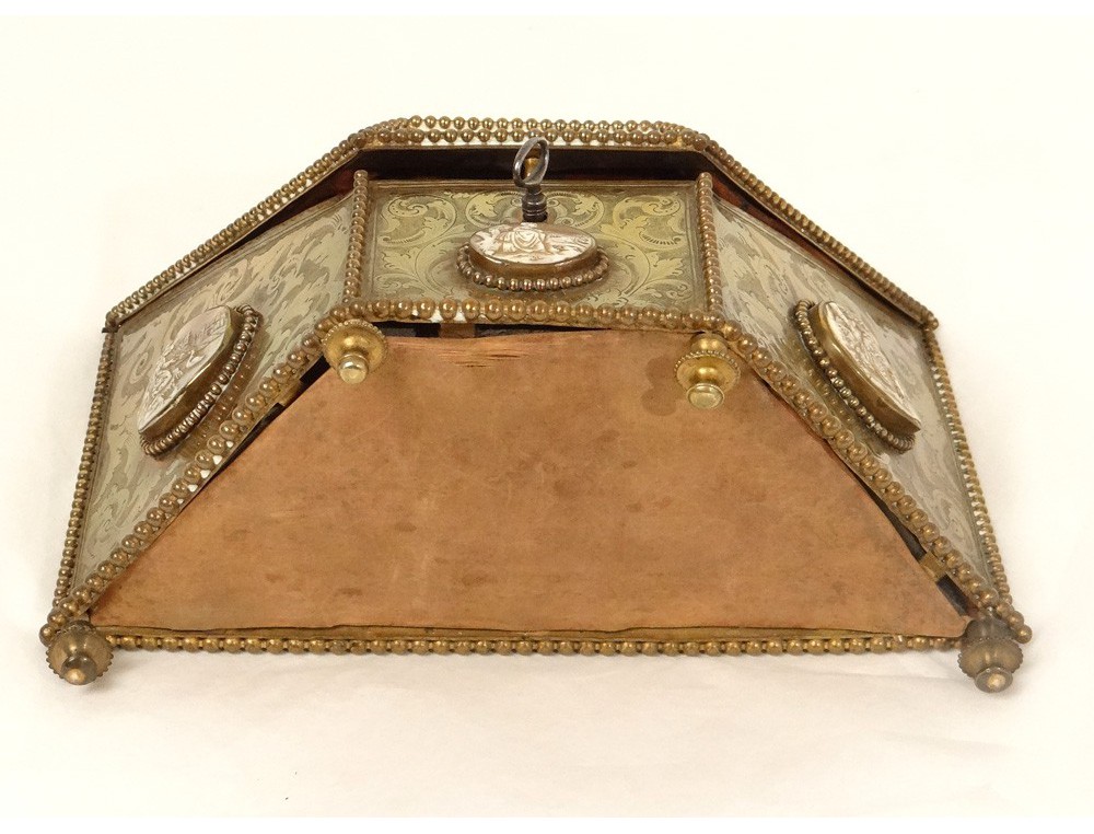 Box golden brass letters miniature porcelain cameos women Louvre XIX